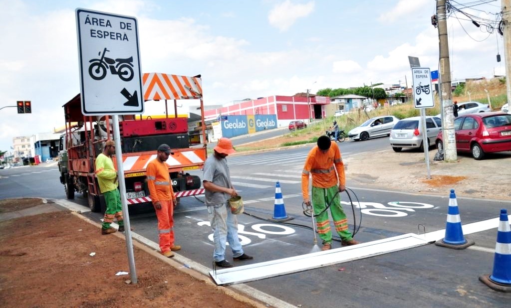 CMTT adota espaço exclusivo para motociclistas em semáforos - Contexto