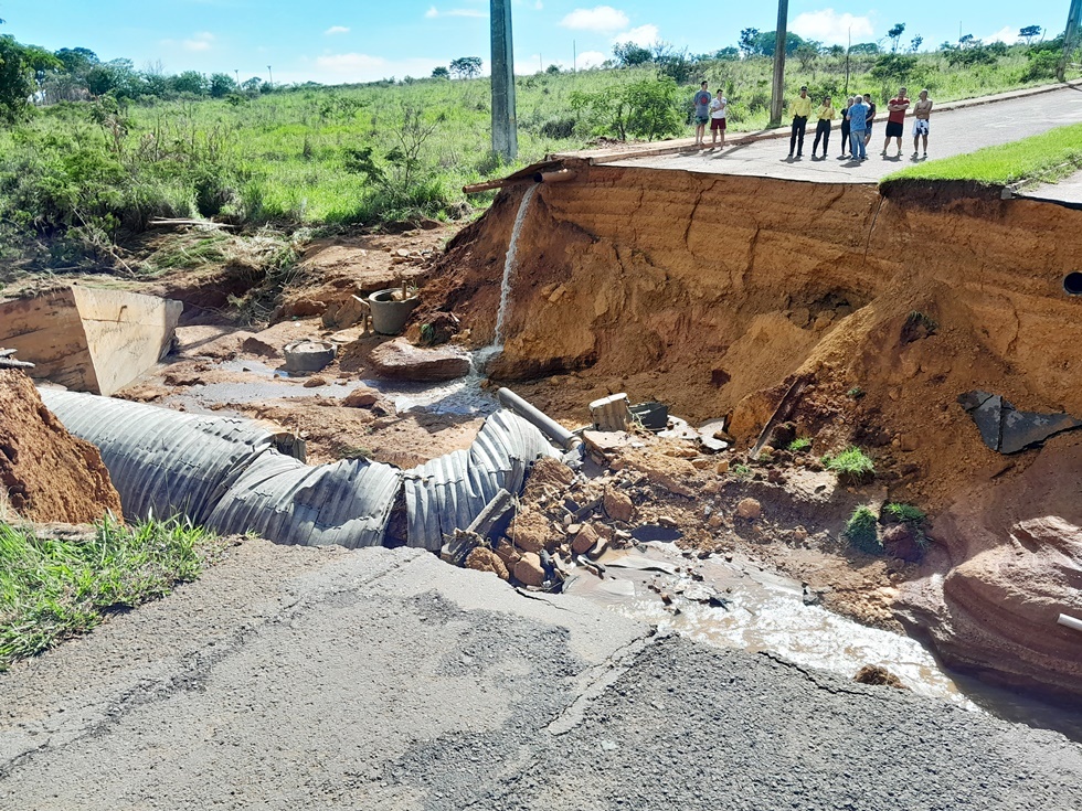 CMTT busca liberar tráfego na Barão do Rio Branco. Av. Independência ...